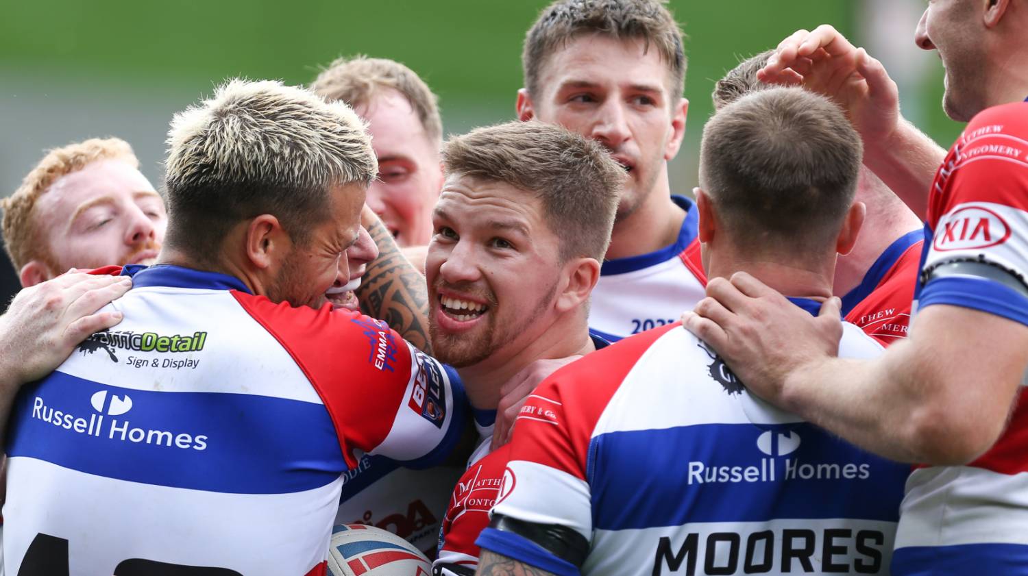 Hornets run in eight tries in impressive win