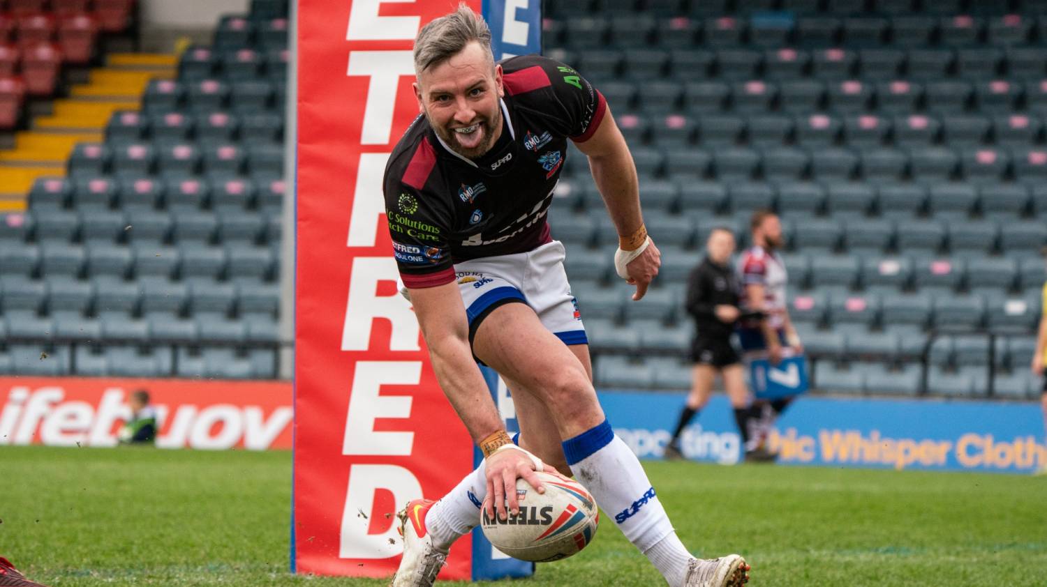 12-man Hornets dig deep to see off local rivals Oldham